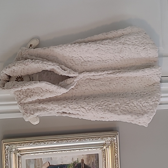 dylan | Jackets & Coats | Dylan Los Angeles Faux Fur Vest | Poshmark